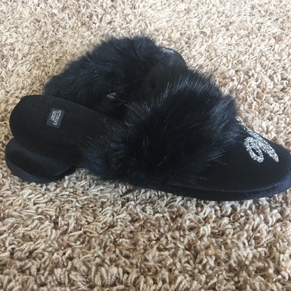 Victoria's Secret | Shoes | Victorias Secret Black Fur Bling V Slipper ...
